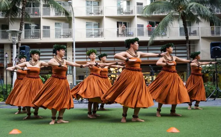 Ultimate Guide to Free Hula Shows on Oahu - Andrea Peacock