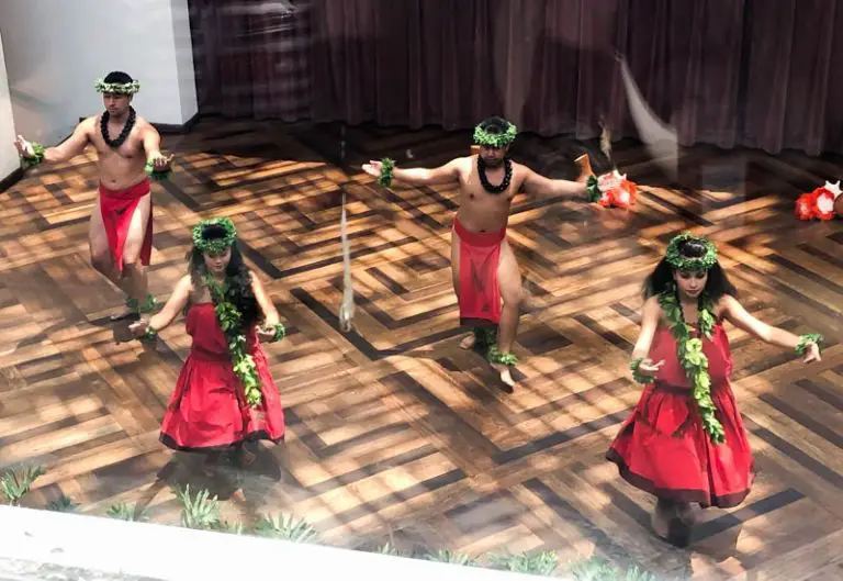 Ultimate Guide to Free Hula Shows on Oahu - Andrea Peacock